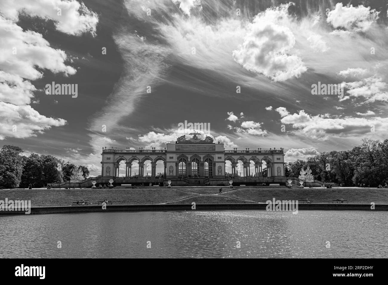 Monumento classicista Foto e Immagini Stock in Bianco e Nero - Alamy