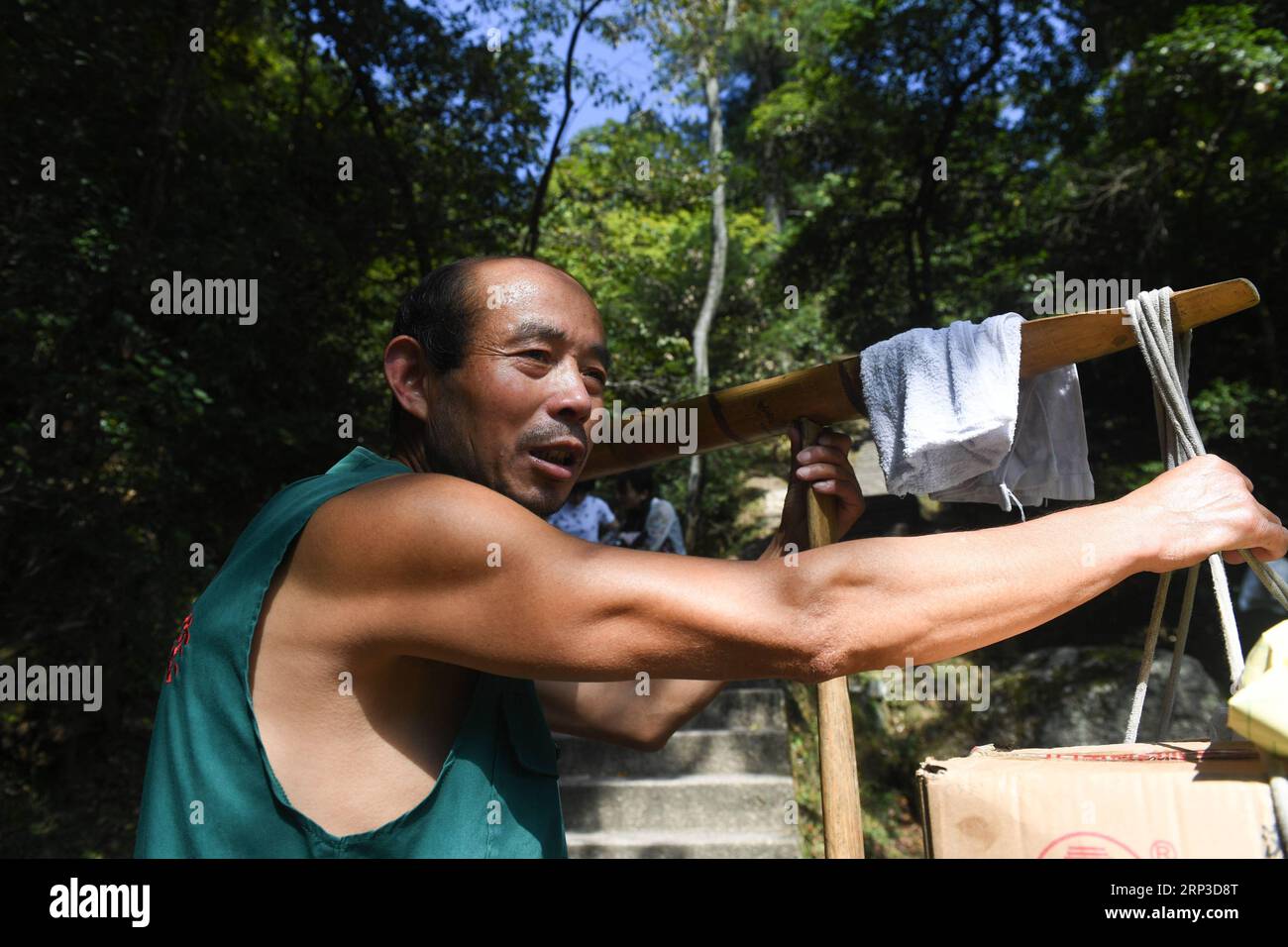 (181001) -- HUANGSHAN, 1 ottobre 2018 -- Heaver Wu Xiaofu si prende una ...