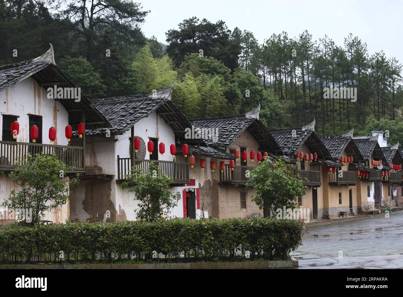 (190514) -- RUIJIN, 14 maggio 2019 (Xinhua) -- il villaggio di Huawu è ...