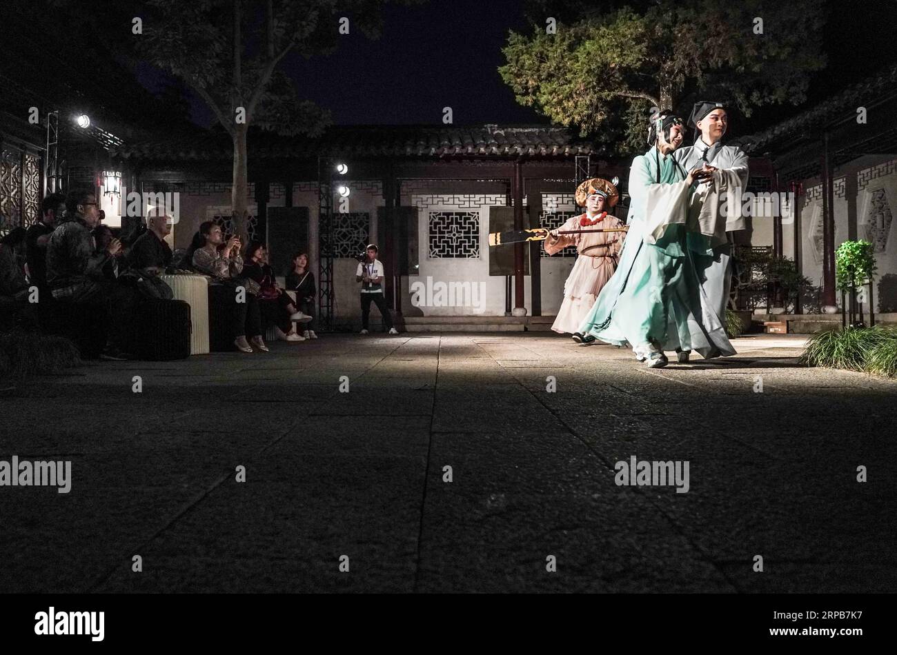 (190530) -- SUZHOU, 30 maggio 2019 (Xinhua) -- gli artisti eseguono la ...