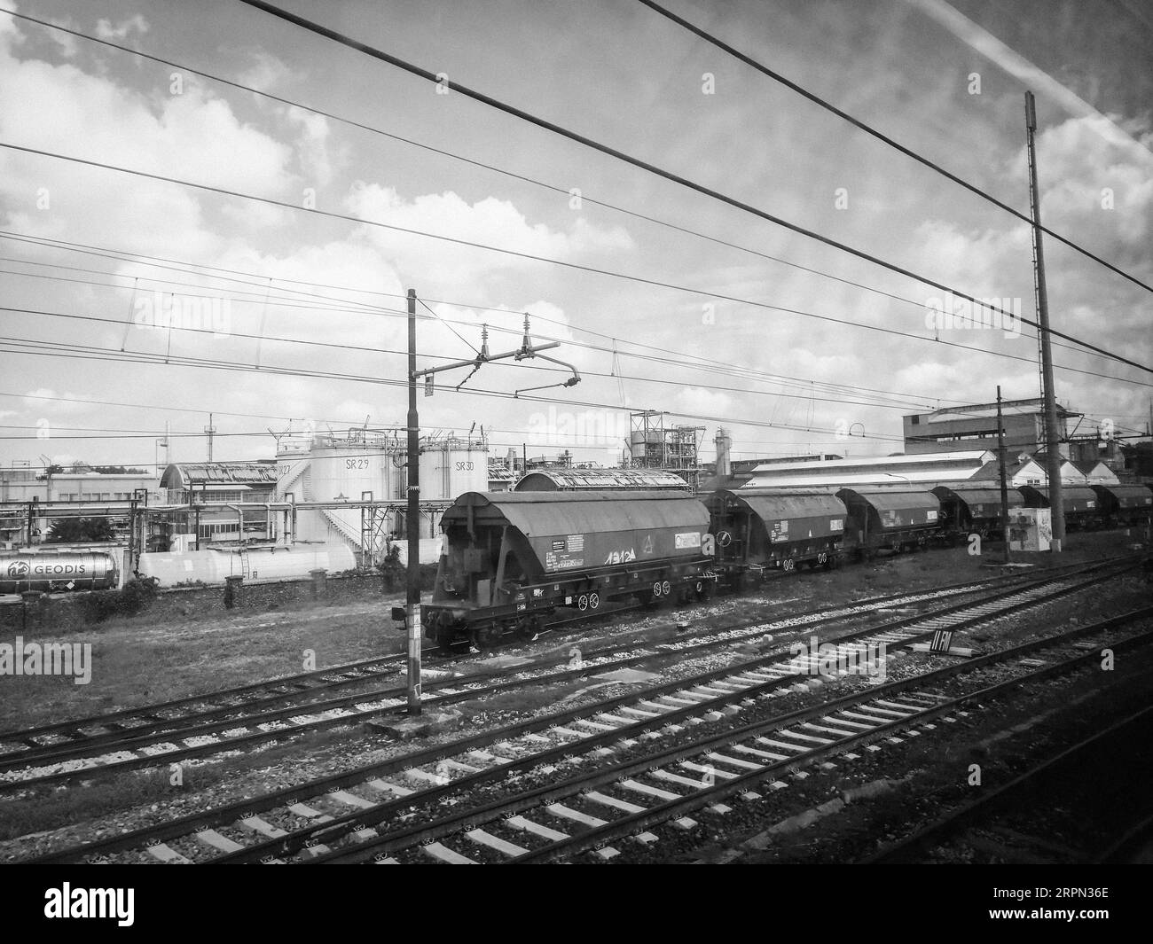 Stazione ferroviaria di milano italia Foto e Immagini Stock in Bianco e ...