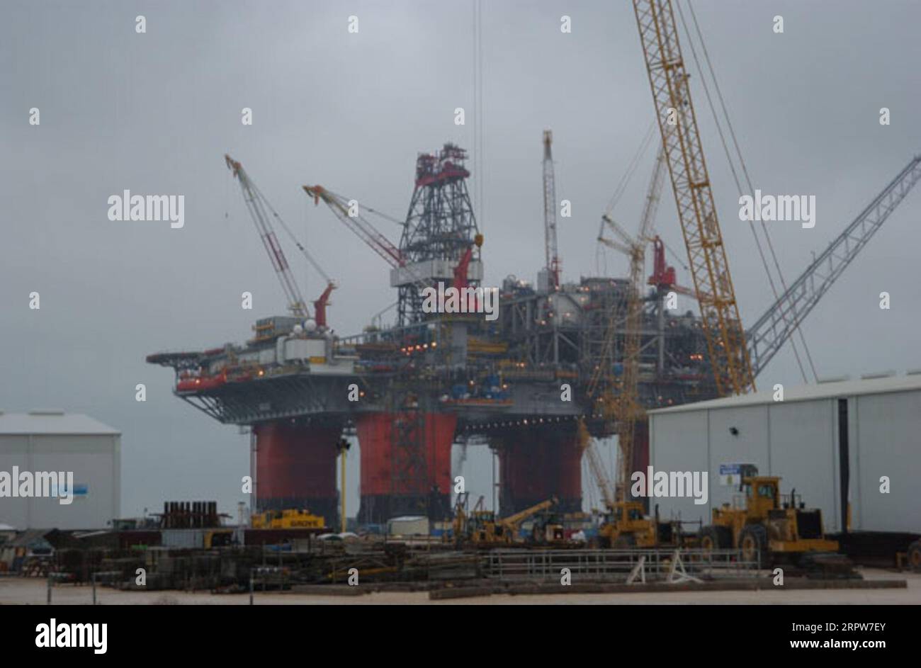 Vista della più grande piattaforma petrolifera offshore del mondo ...