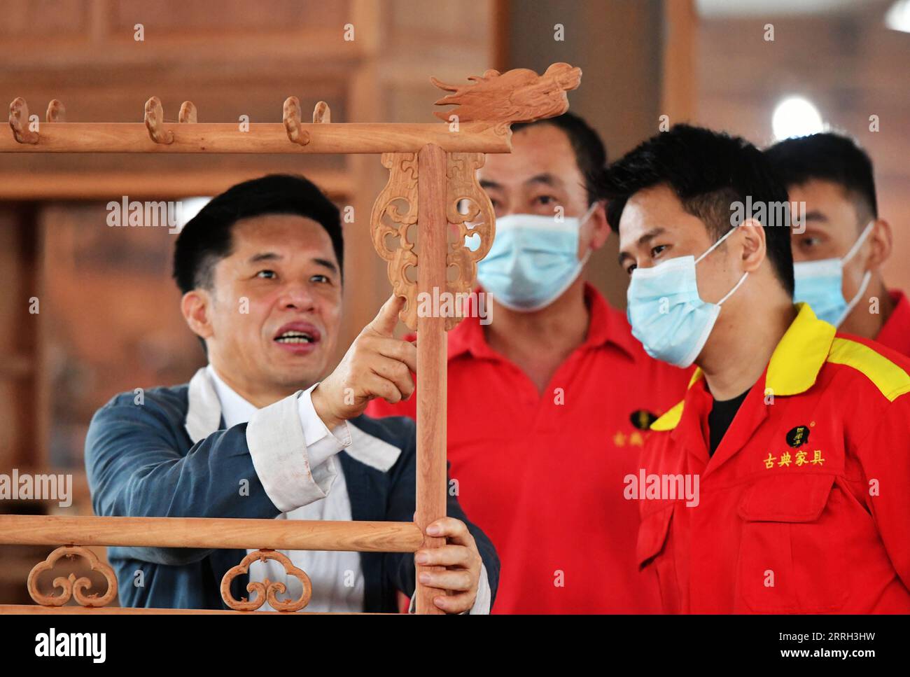 220611 -- PUTIAN, 11 giugno 2022 -- Chen Yushu 1st L spiega l ...