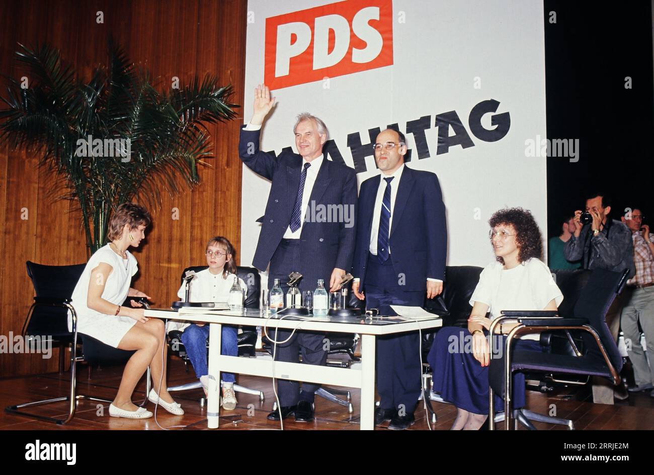 Die erste und letzte freie Wahl der DDR Volkskammer, Wahltag AM 18 ...