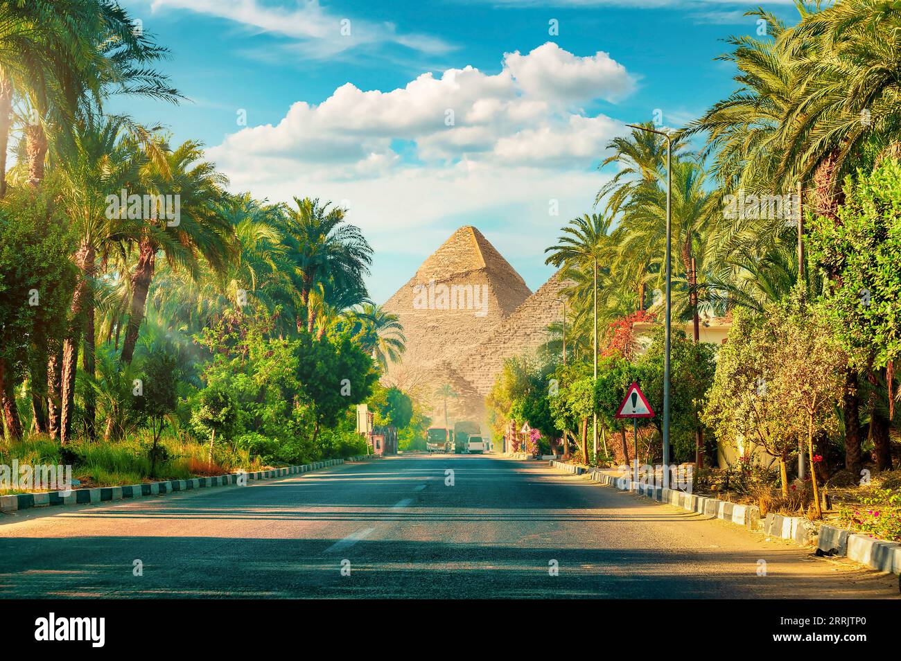 Pyramids giza city immagini e fotografie stock ad alta risoluzione - Alamy