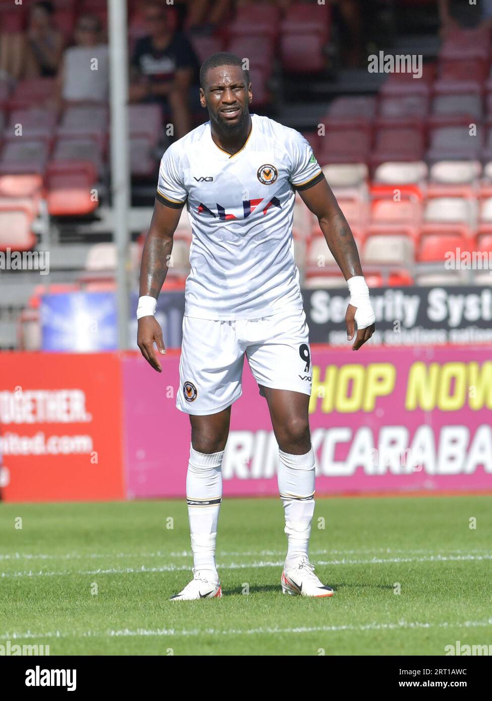 Omar Bogle di Newport durante la partita di Sky Bet EFL League Two tra ...