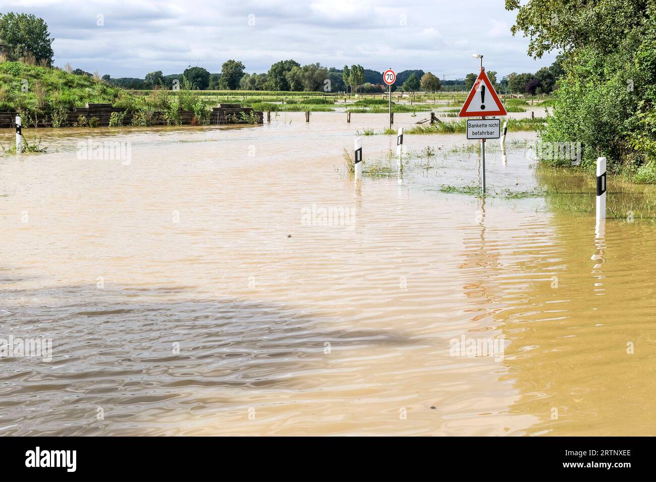 Hochwasser nach starkregen immagini e fotografie stock ad alta risoluzione - Alamy