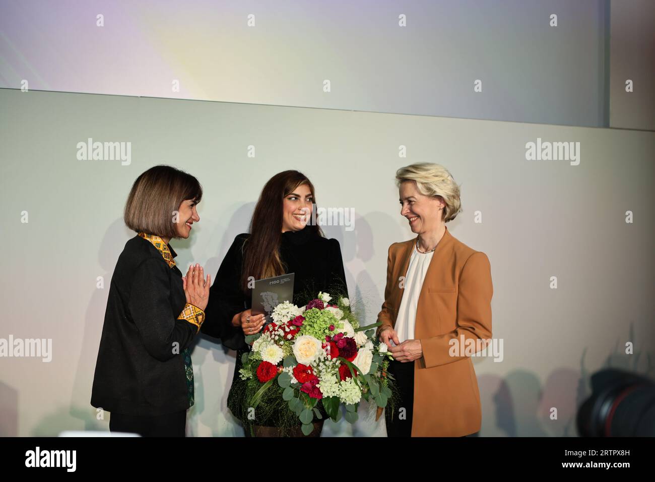 Mersedeh shahinkar immagini e fotografie stock ad alta risoluzione - Alamy