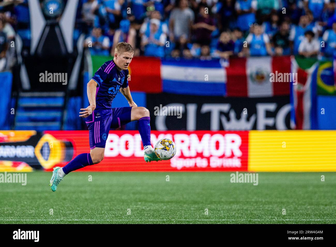 16 settembre 2023: Il difensore del Charlotte FC Jere Uronen raccoglie ...