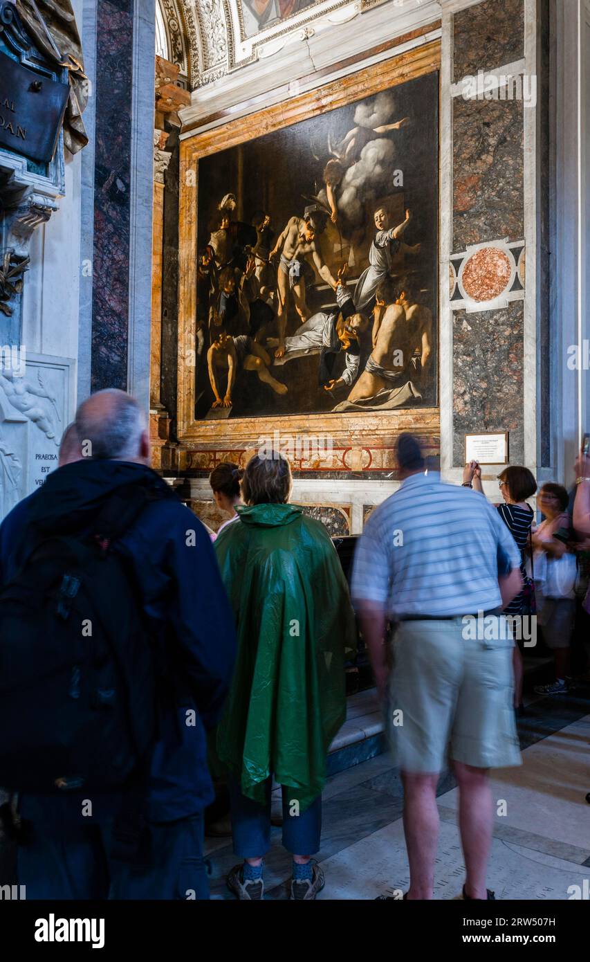 I turisti ammirano il Martirio di San Matteo di Michelangelo Merisi da ...