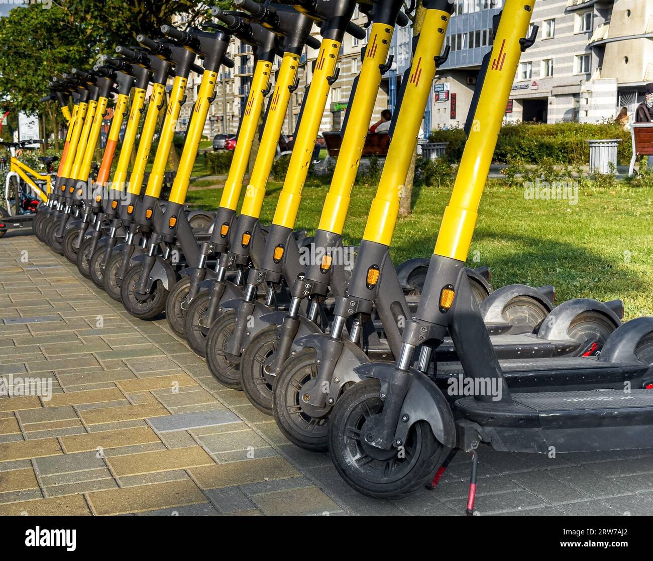 Kick scooters immagini e fotografie stock ad alta risoluzione - Alamy