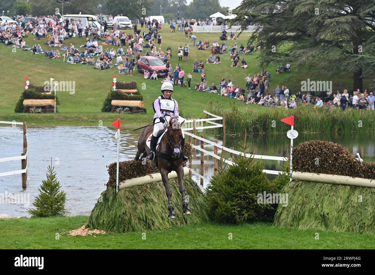 Gemma Stevens su Jalapeno III, fase di cross country del CCI-L concorso ...