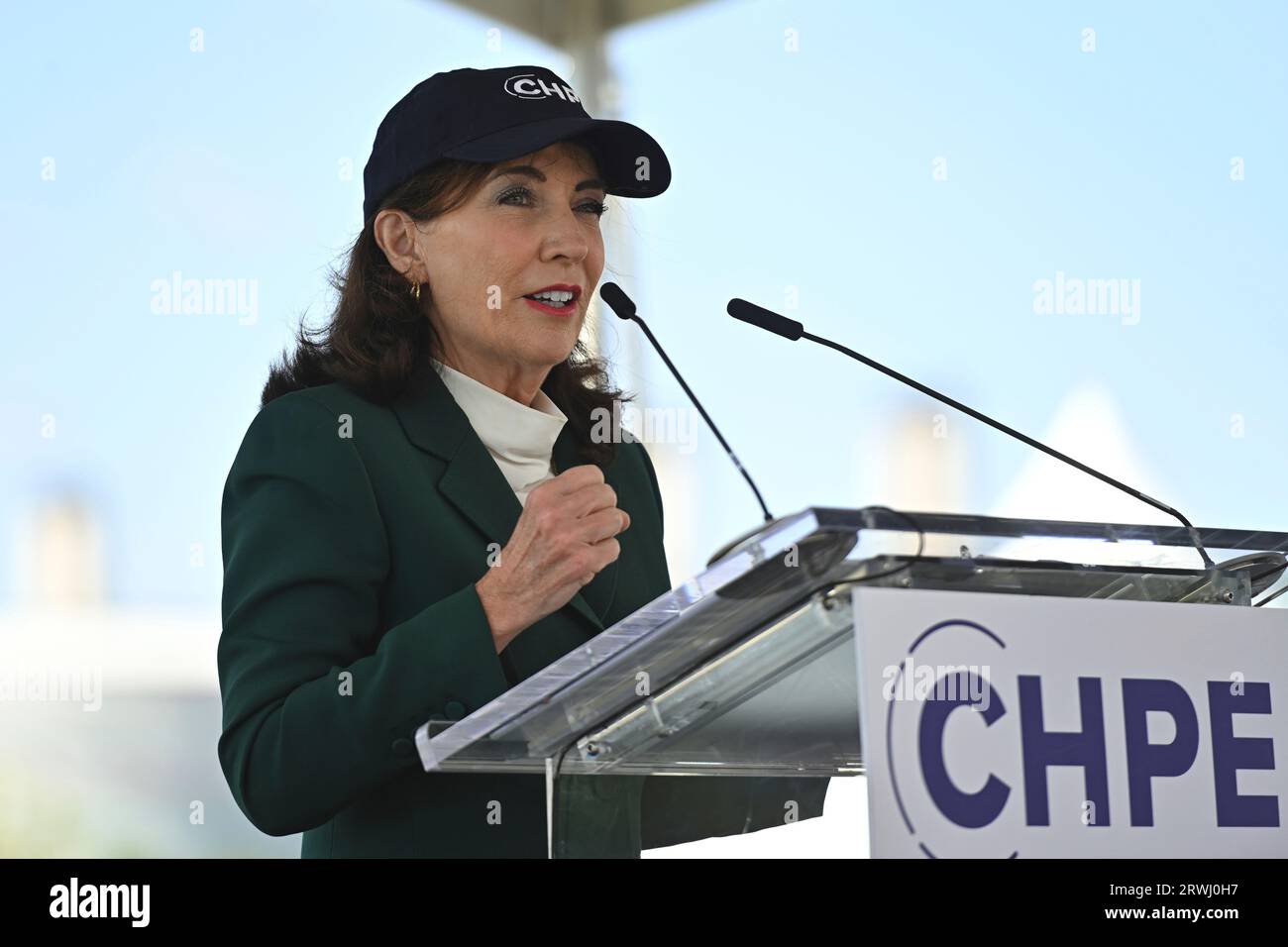 Photo by: NDZ/STAR MAX/IPx 2023 9/19/23 Governor Kathy Hochul makes a ...