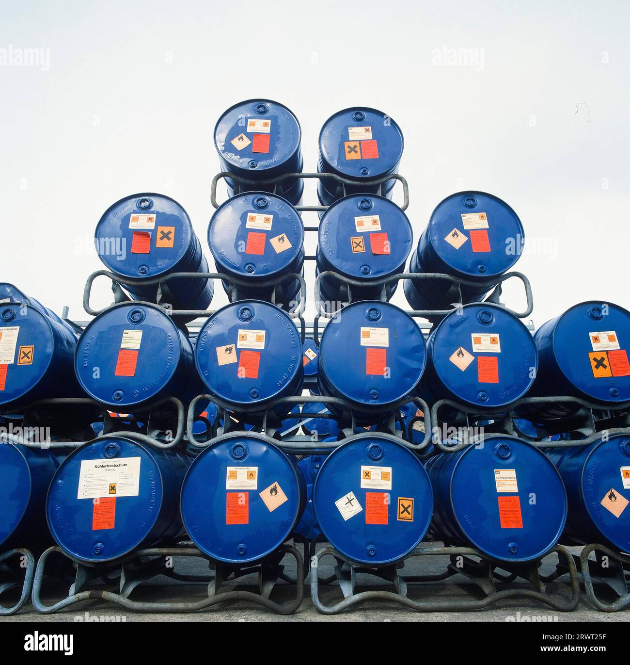 Fusti accatastati immagini e fotografie stock ad alta risoluzione - Alamy