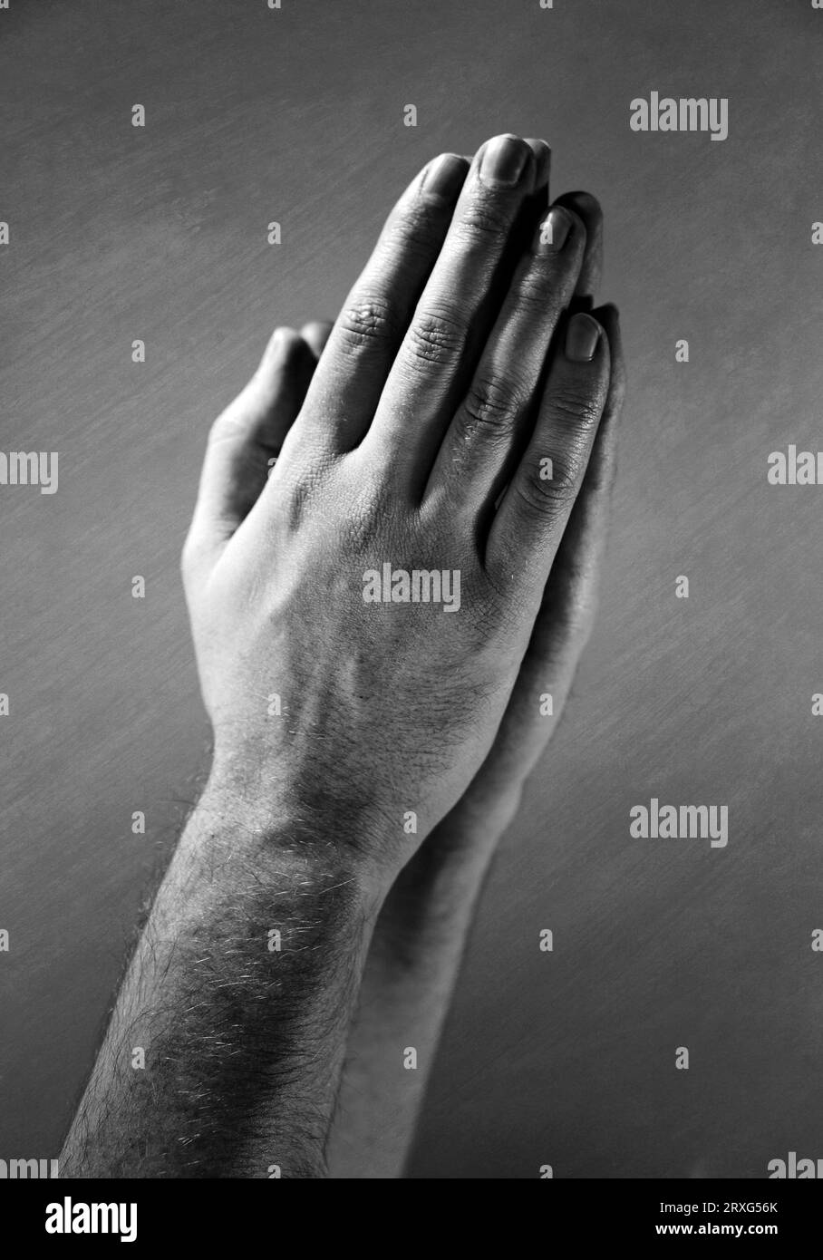 Hand clasped Foto e Immagini Stock in Bianco e Nero - Alamy