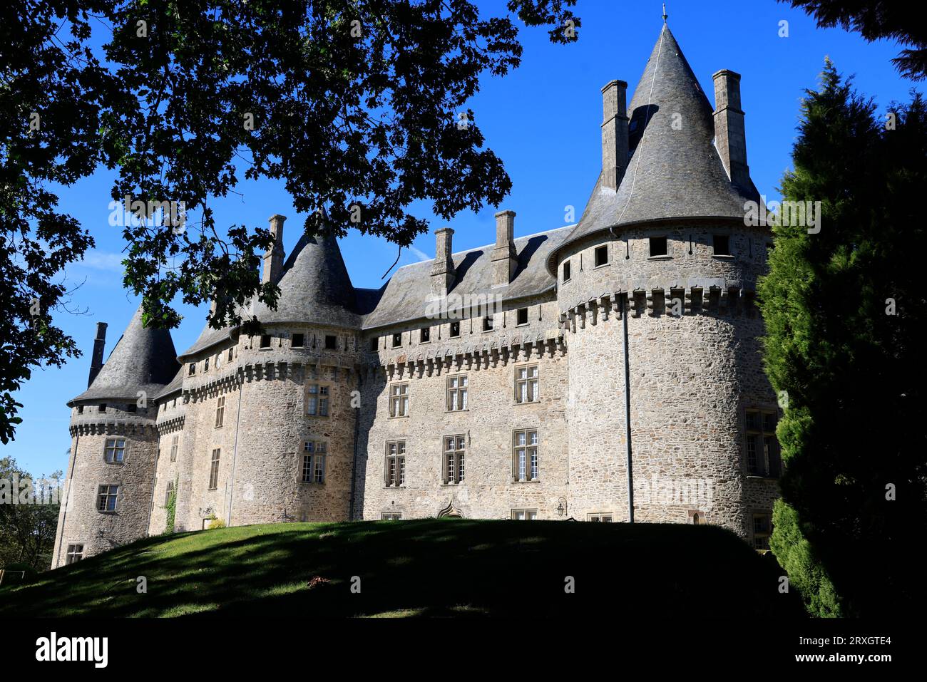 Il Château de Pompadour a Corrèze nel Limousin. Il re di Francia Luigi ...