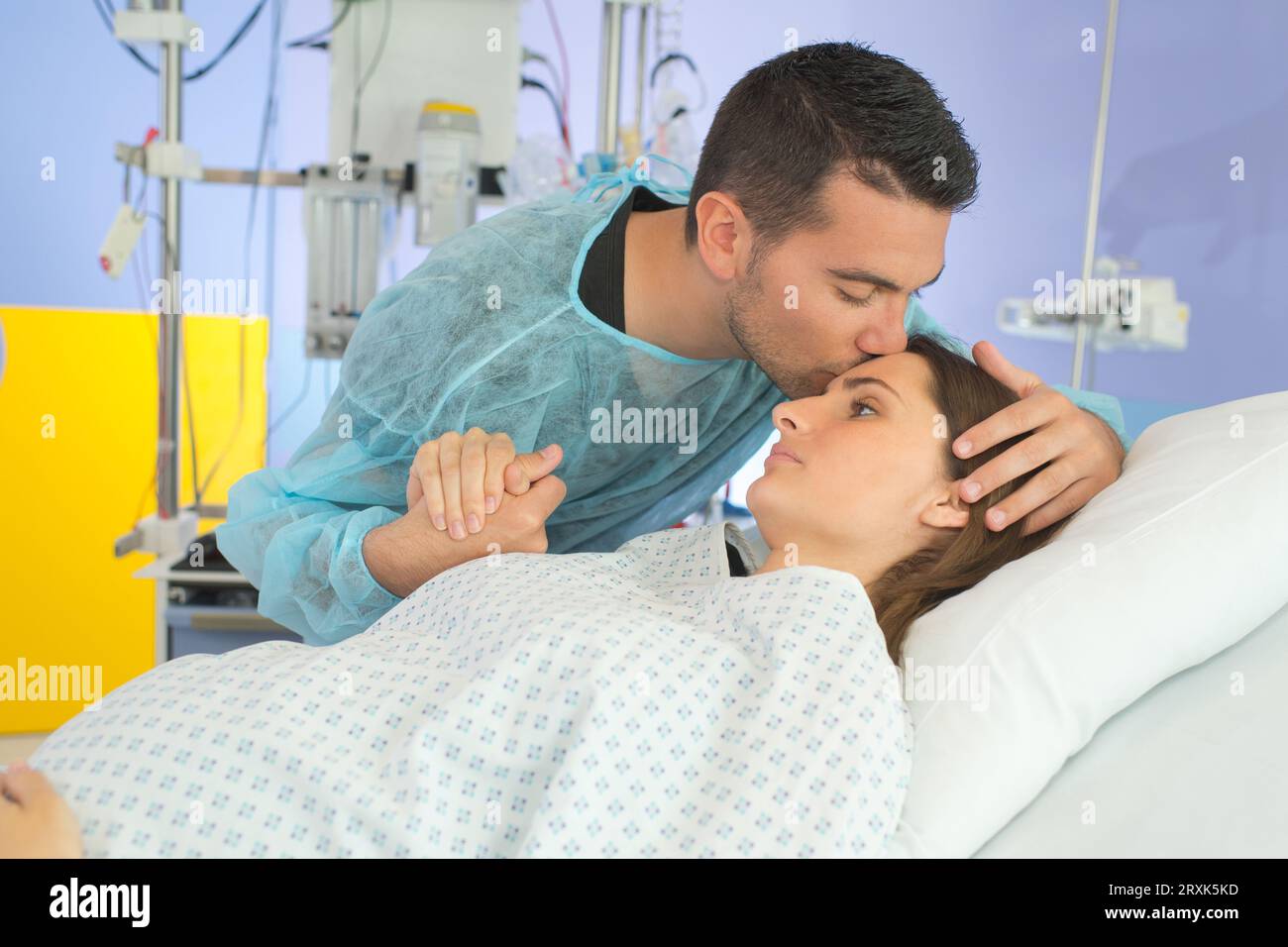 Aiuta con il parto immagini e fotografie stock ad alta risoluzione - Alamy