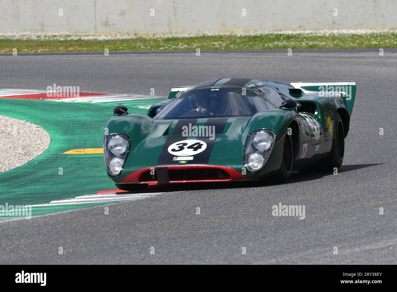 Scarperia, 2 aprile 2023: Lola T70 Mk III B anno 1969 in azione durante ...