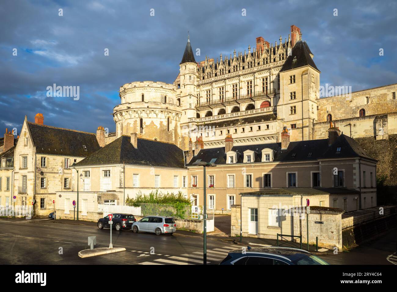 Amboise, Francia - 12 agosto 2023: Famoso castello reale medievale di ...