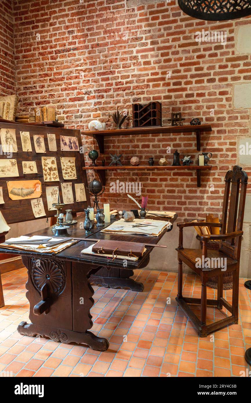 Amboise, Francia - 12 agosto 2023: Studio di Leonardo da Vincis nel ...