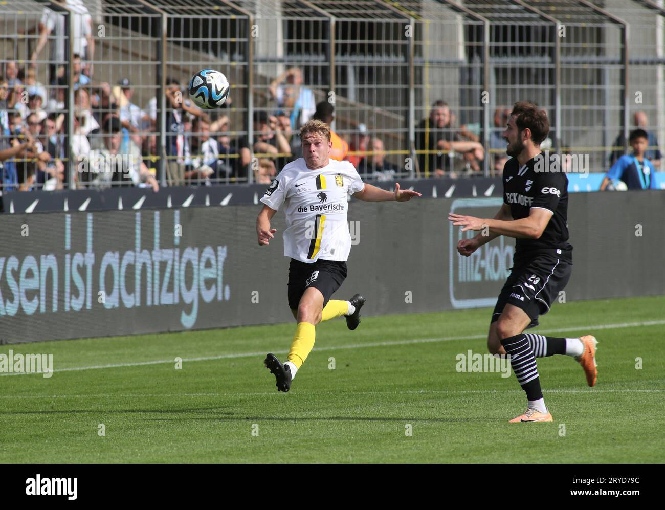 Kilian ludewig tsv 1860 munchen mit ball im angriff immagini e fotografie stock ad alta ...