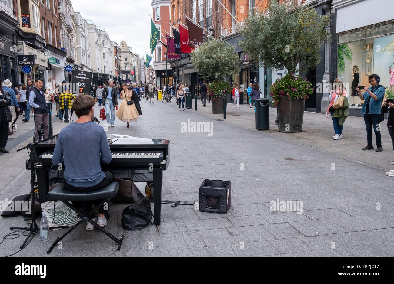 Giovane suonatore di strada irlandese immagini e fotografie stock ad ...