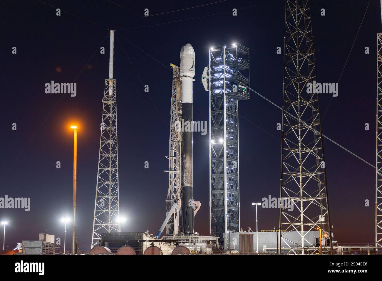 20 dicembre 2024: Un razzo Falcon 9 SpaceX viene visto al tramonto al ...