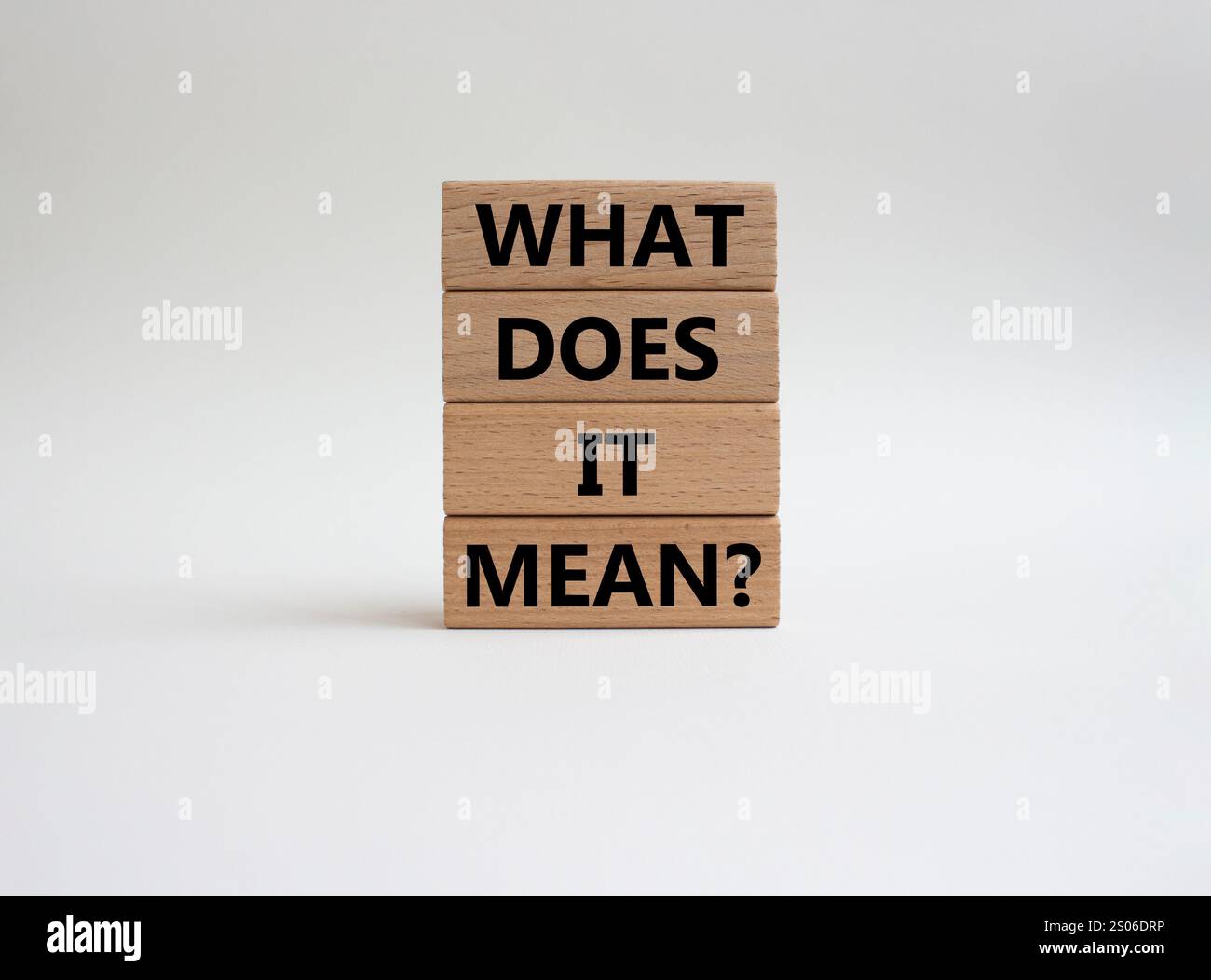 Cosa significa simbolo? Blocchi di legno con parole che cosa significa ...