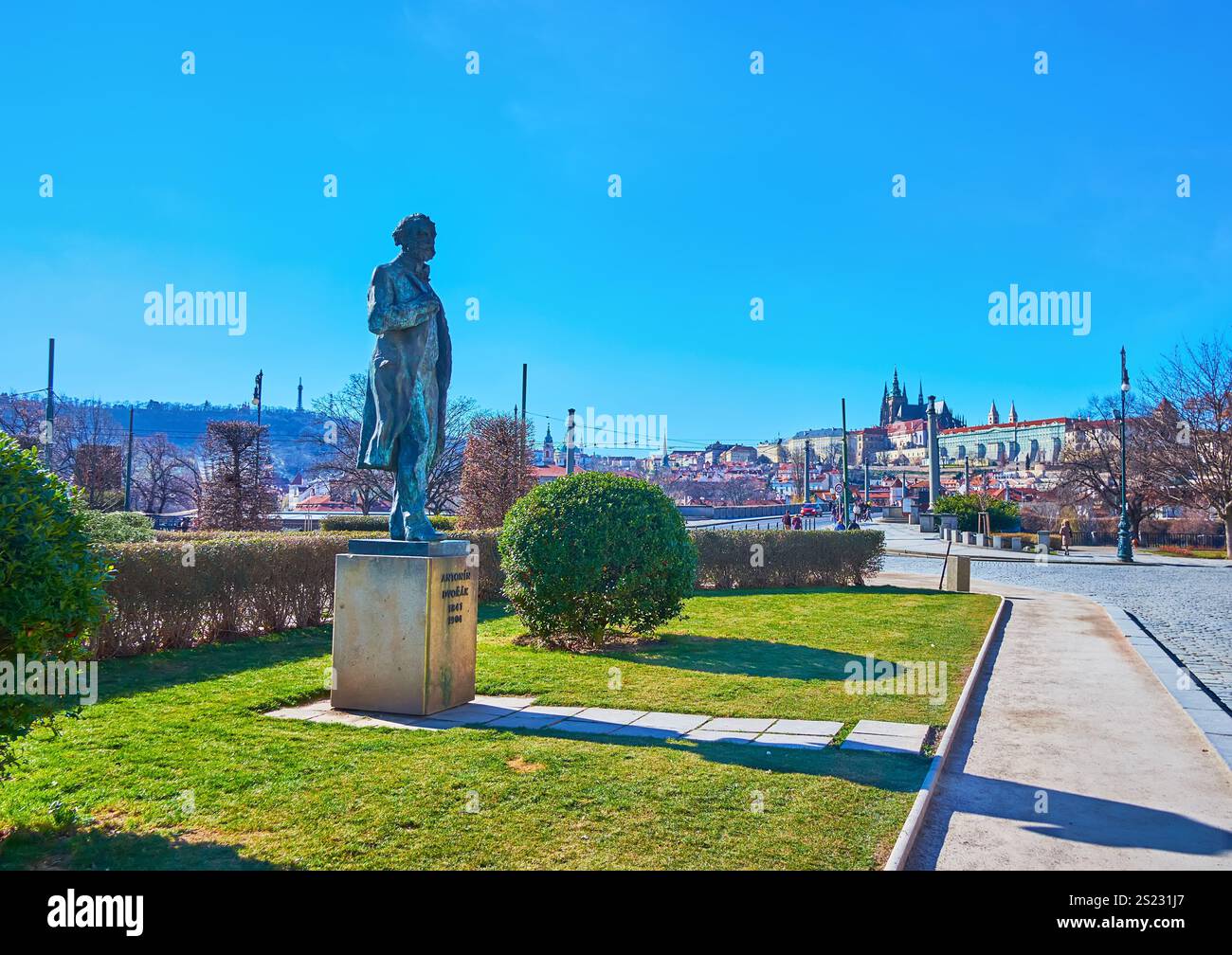 Monumento di antonin dvorak immagini e fotografie stock ad alta ...