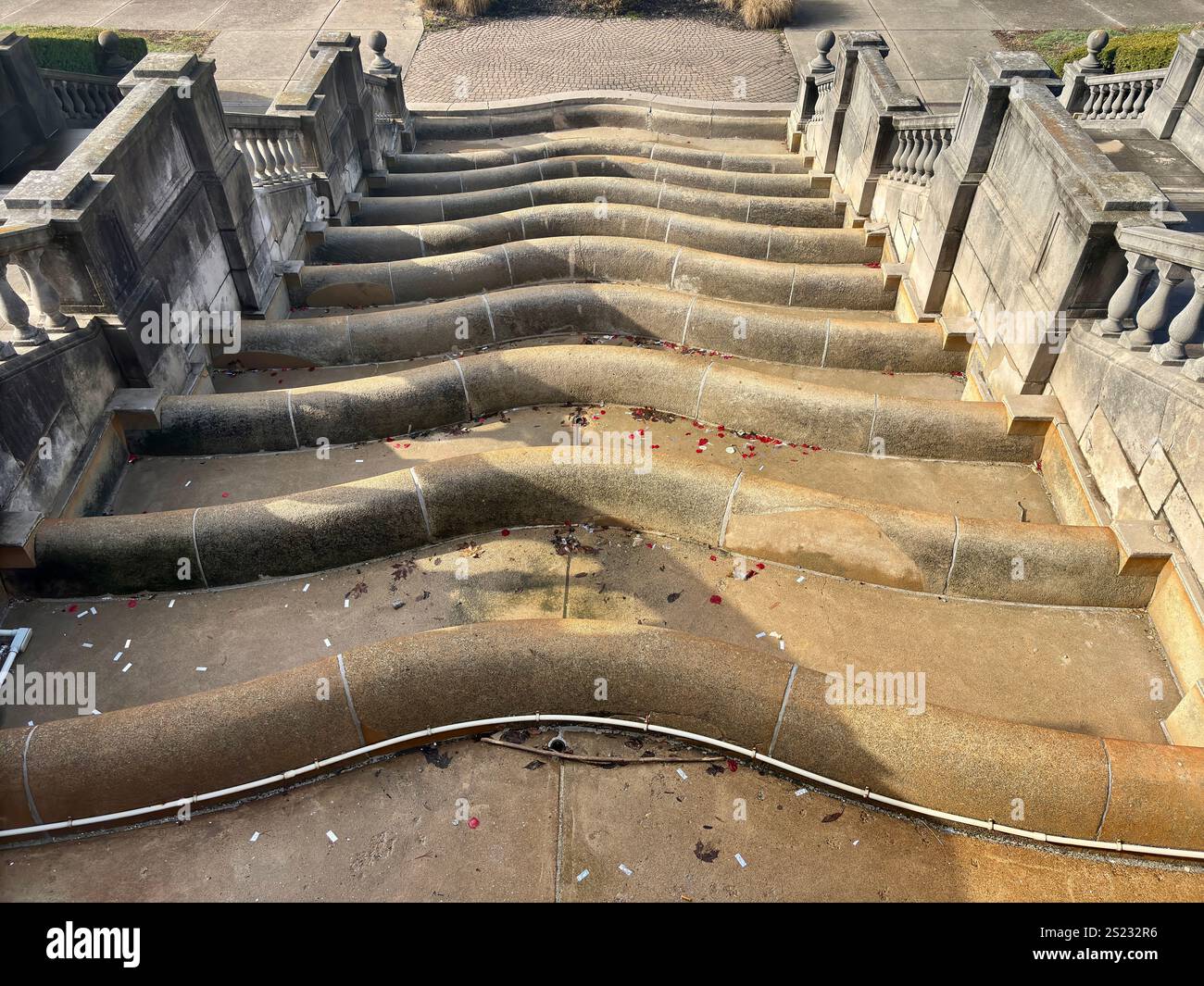 Gradini rustici in cemento immagini e fotografie stock ad alta ...