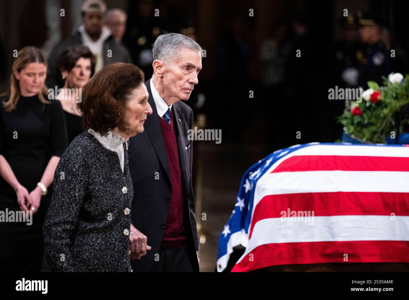 UNITED STATES - JANUARY 8: Former Sen. Chuck Robb, D-Va., and his wife ...