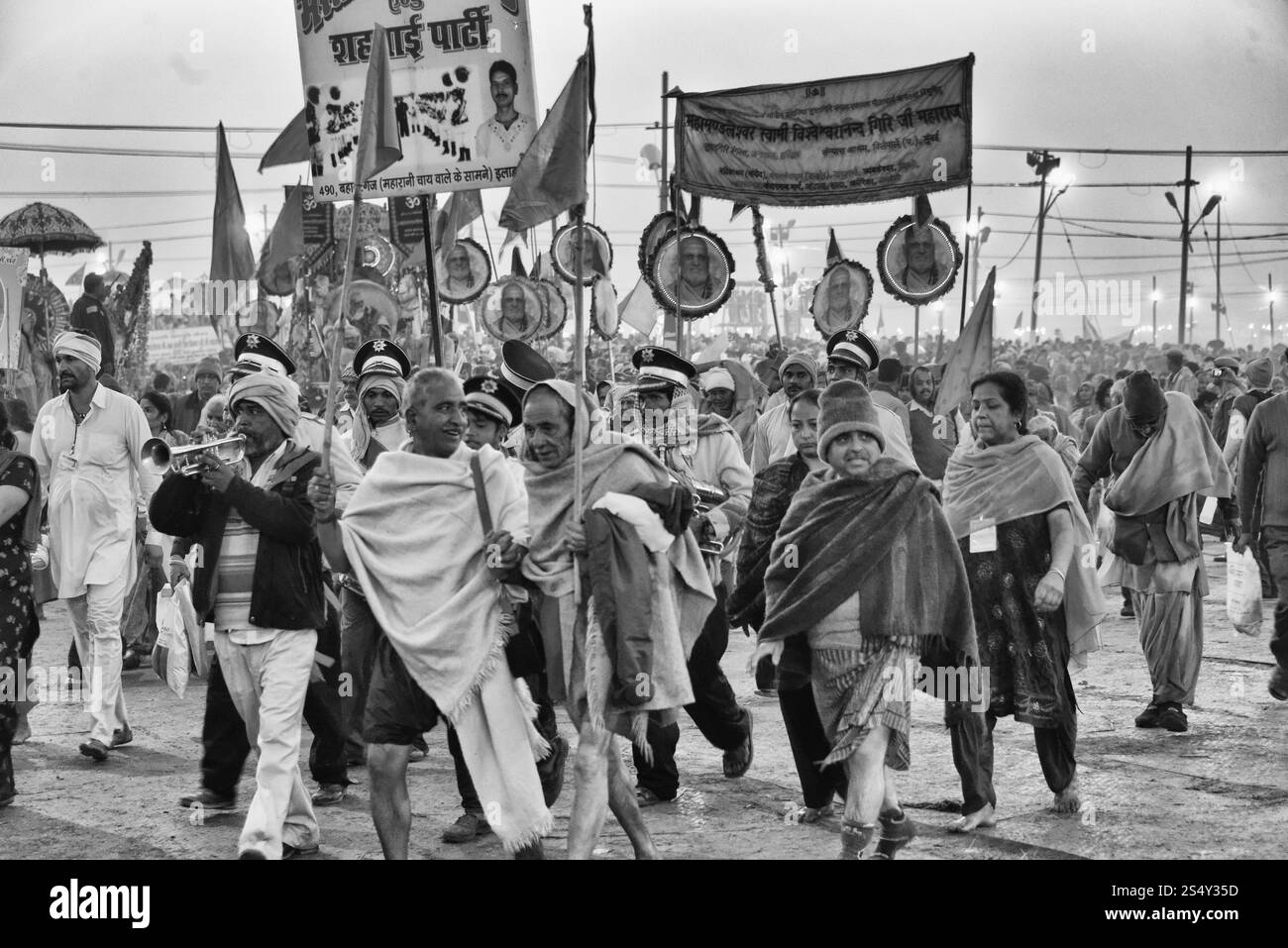Maha maha kumbh mela Foto e Immagini Stock in Bianco e Nero - Alamy