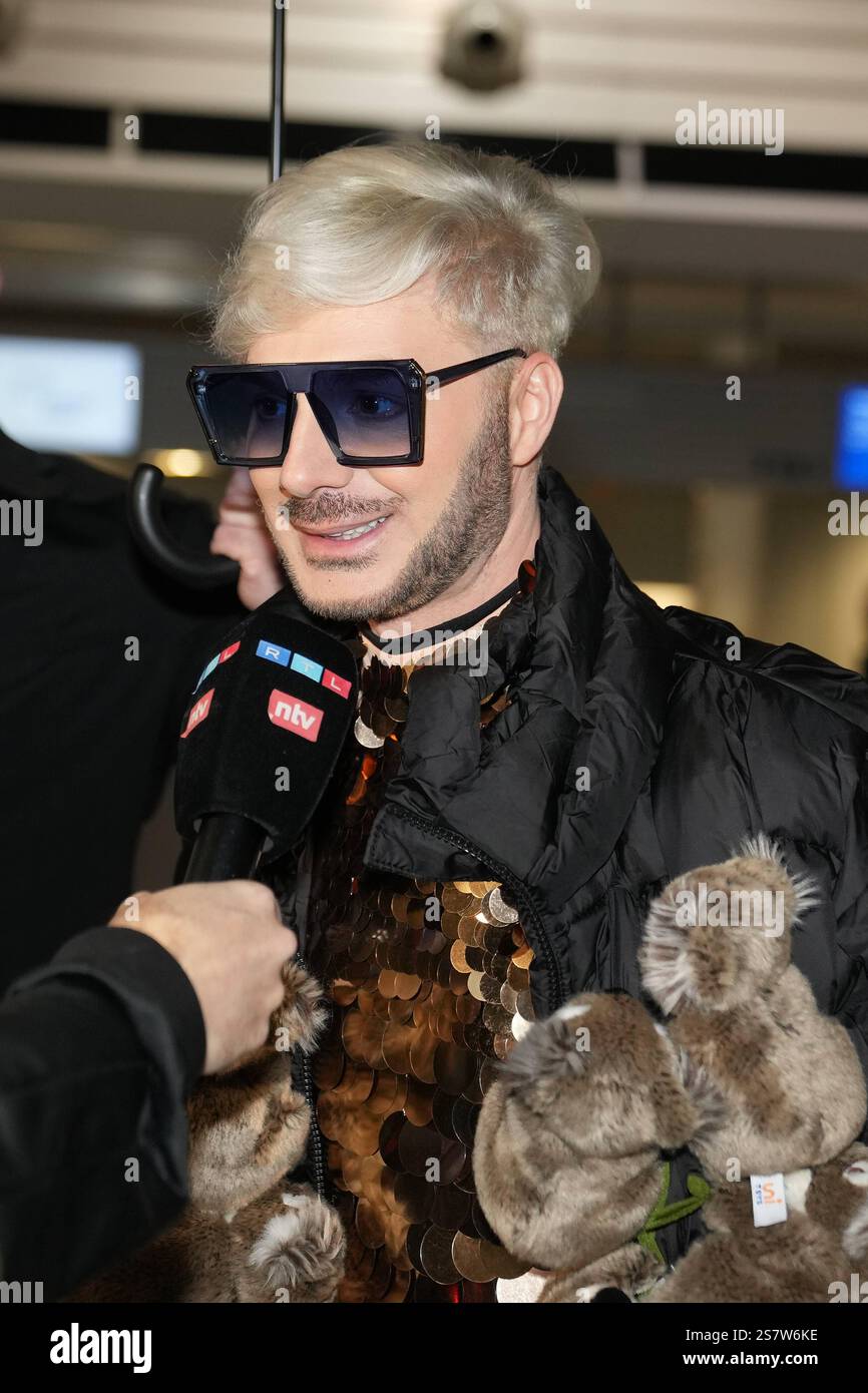 RTL Dschungelcamp - Francoforte 2025. Sam Dylan beim Abflug ins RTL ...