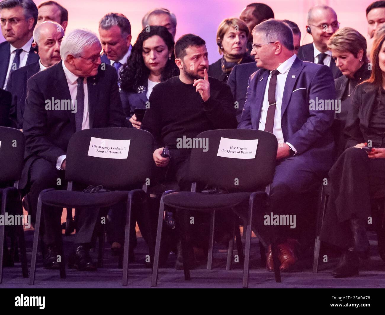 Oswiecim, Polonia. 27 gennaio 2025. (L-R) il presidente della Germania ...