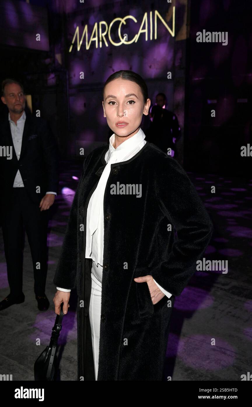 Peri Baumeister bei der Marc Cain Fashion Show Parallel Universe auf ...