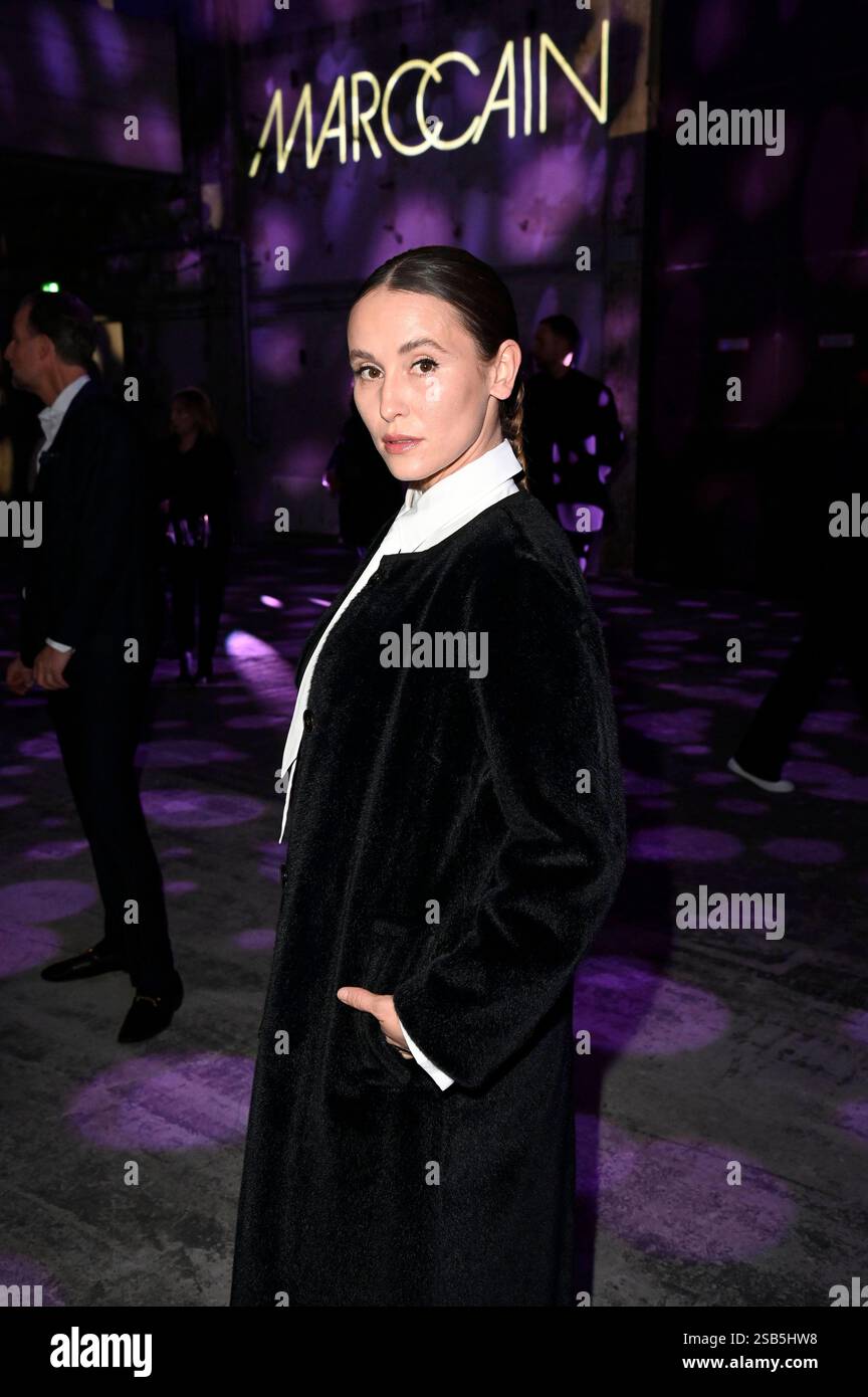 Peri Baumeister bei der Marc Cain Fashion Show Parallel Universe auf ...