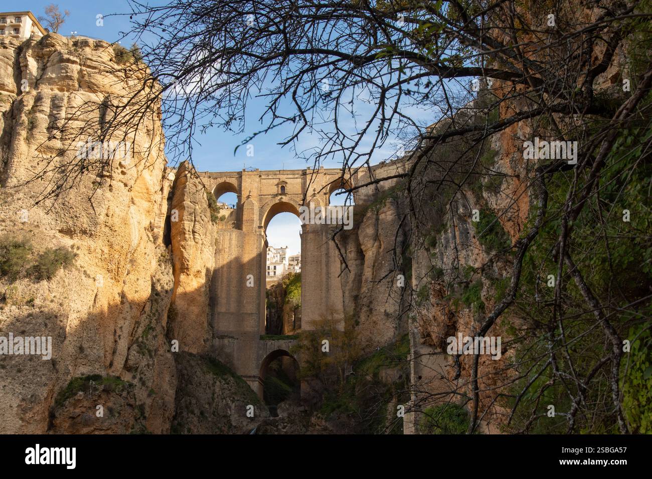 Ronda, Andalusia, Spagna - 03-01-2025: Ronda, arroccata su scogliere spettacolari, è una città ...