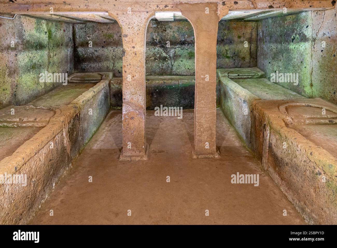 Tomba etrusca museo immagini e fotografie stock ad alta risoluzione - Alamy