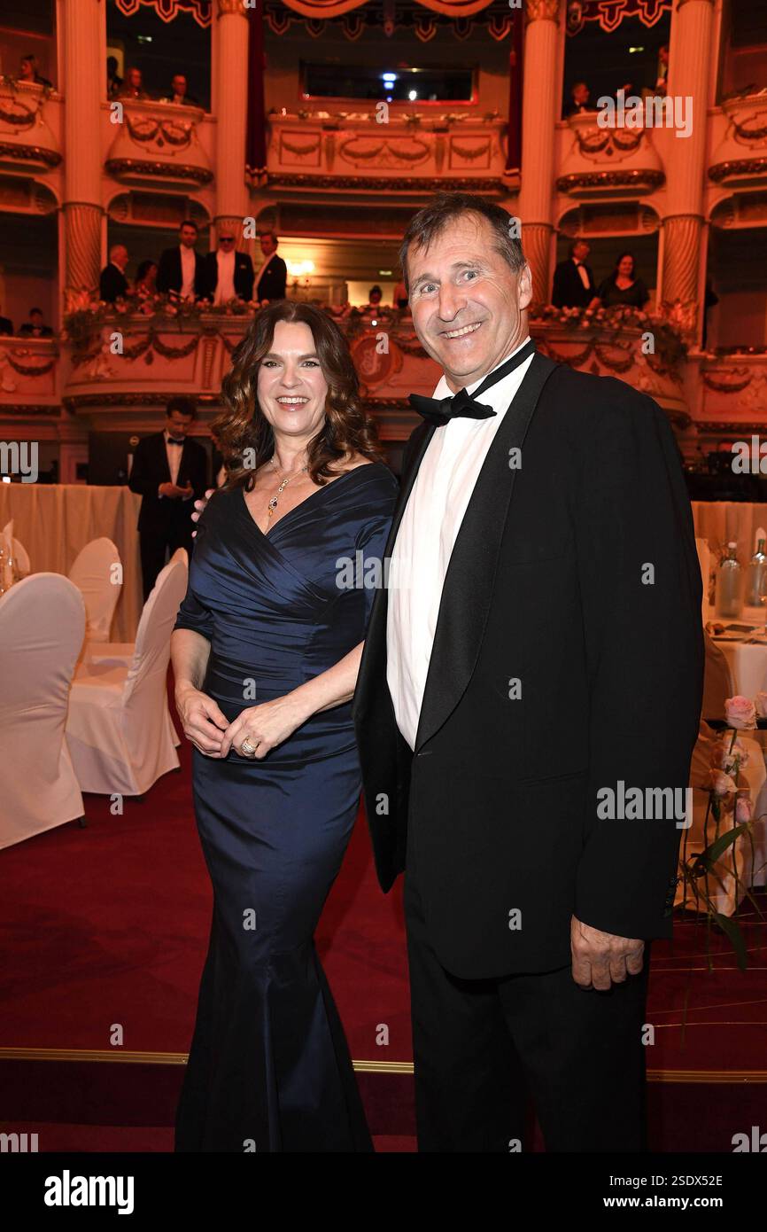 Katarina Witt und Lars Riedel beim Semper Opernball AM 07.02.2025 a Dresda Semper Opernball 2025 ...