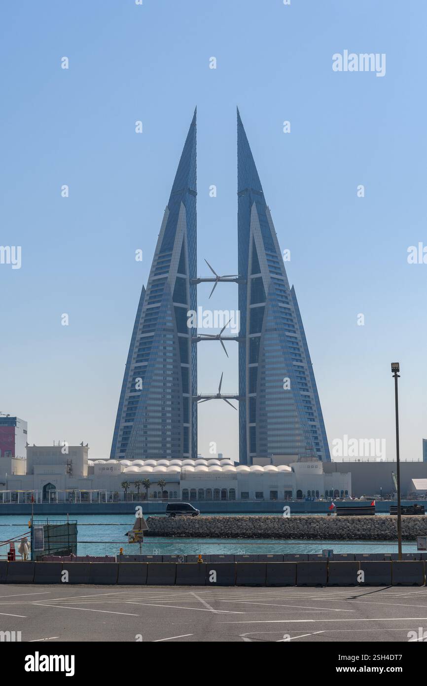 Manama, Bahrein - 5 gennaio 2025: Le iconiche torri gemelle del Bahrain ...