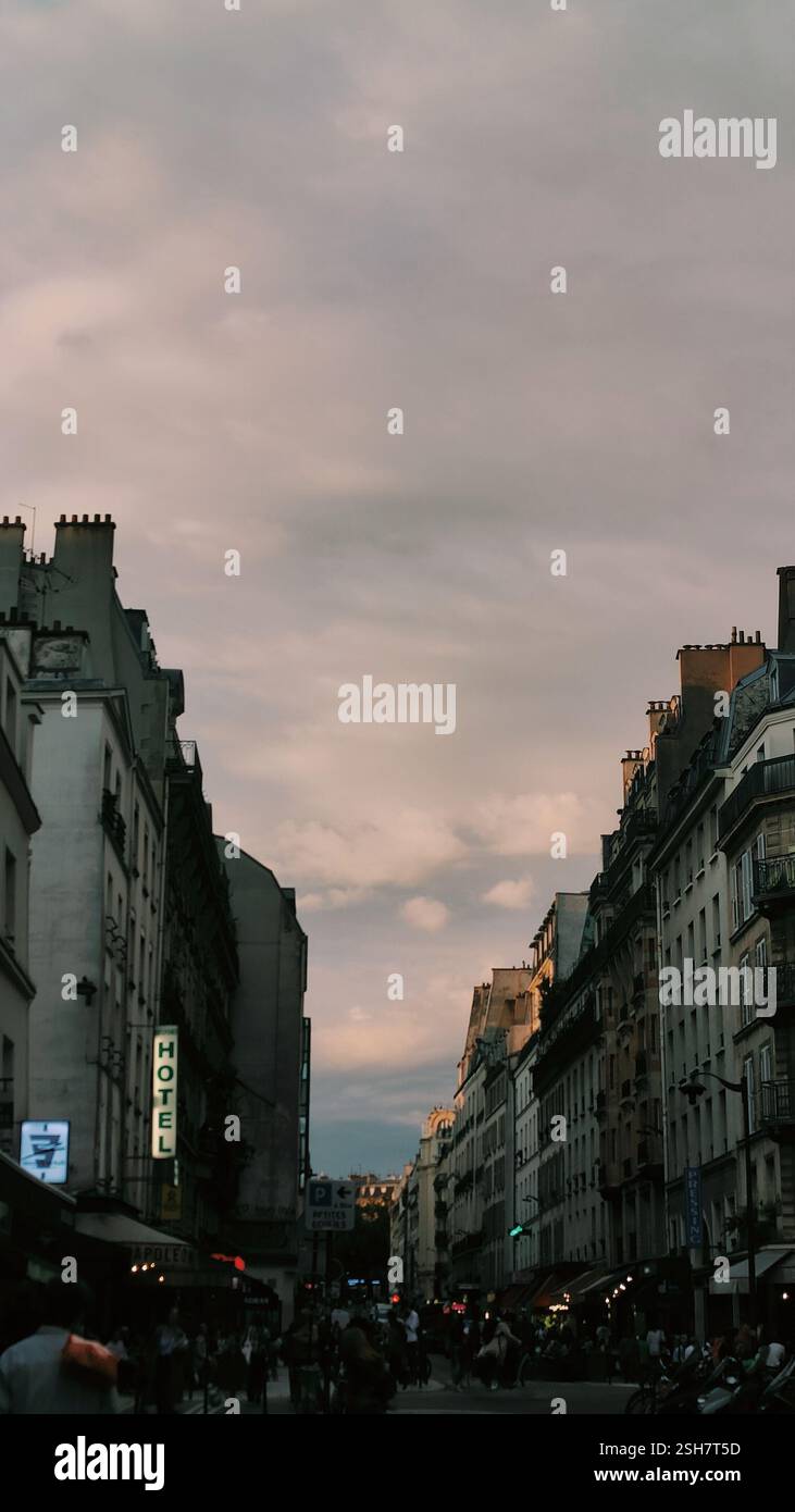 Parigi strade immagini e fotografie stock ad alta risoluzione - Alamy