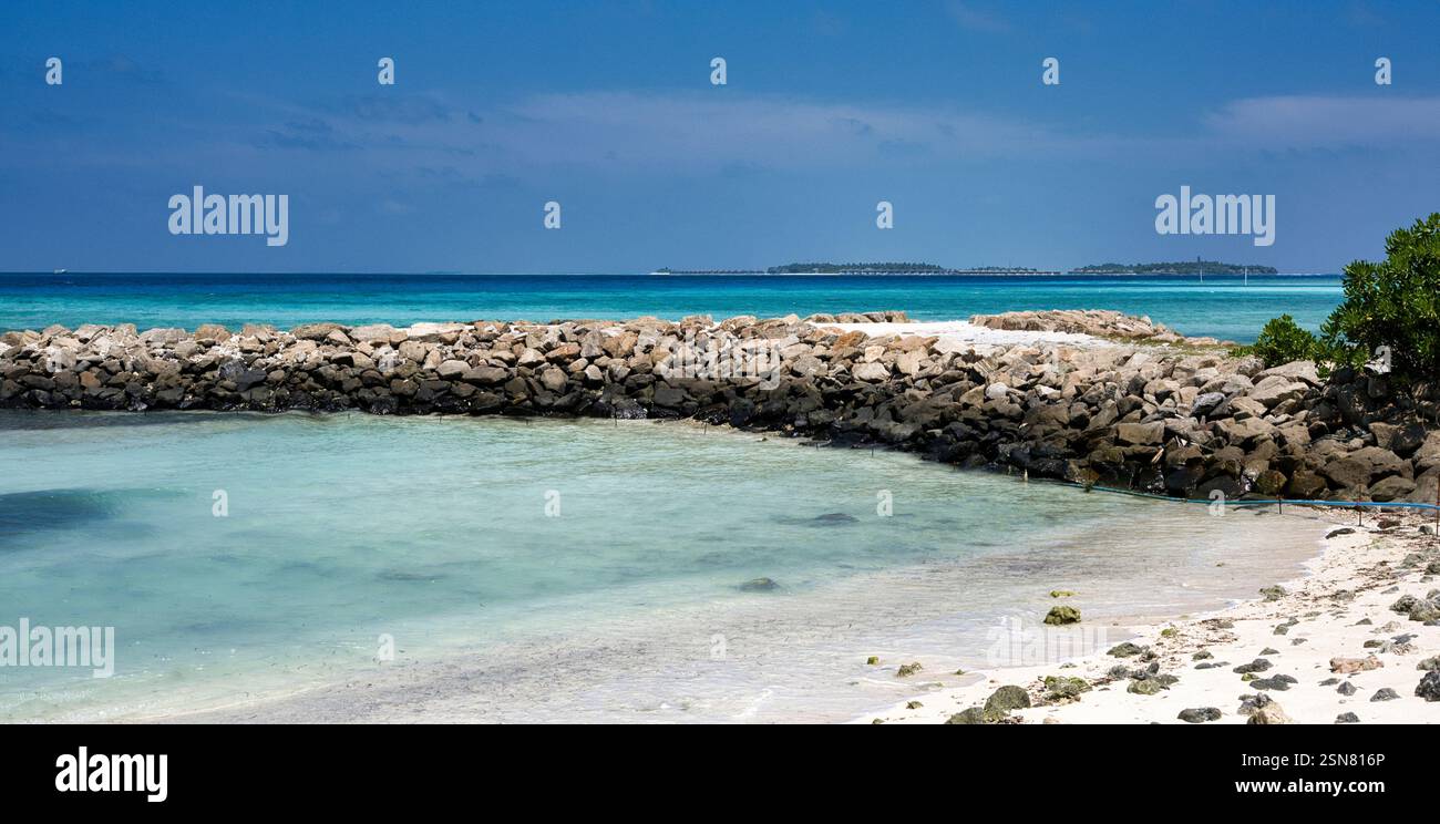 Maldives maafushi island beach people immagini e fotografie stock ad ...
