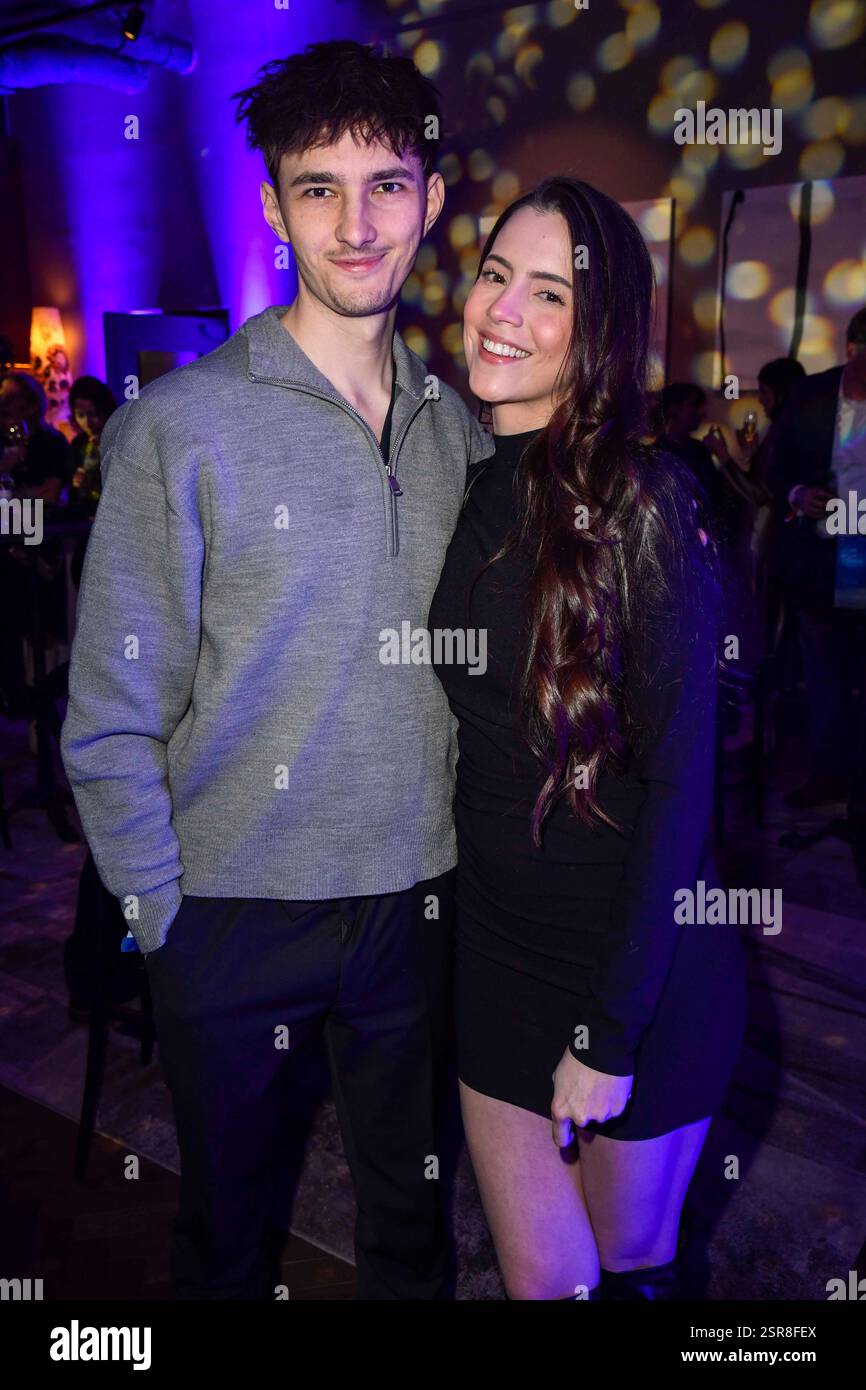 Nathan Goldblat und Lena Roth Schauspieler zu Gast auf dem ARD Blue ...