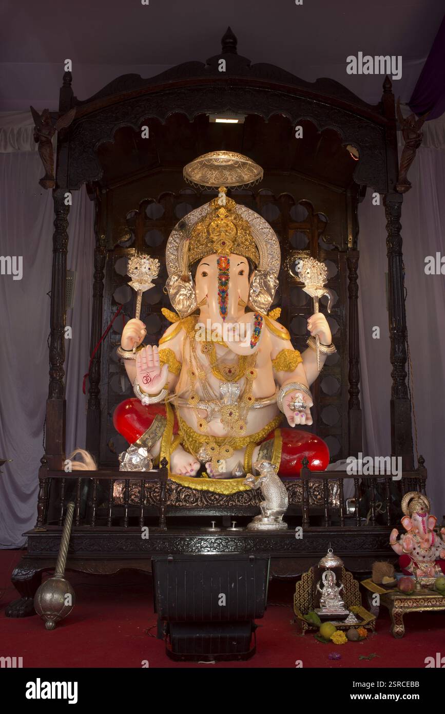 Lord elephant ganesha god god indian god hindu hinduism idols immagini ...