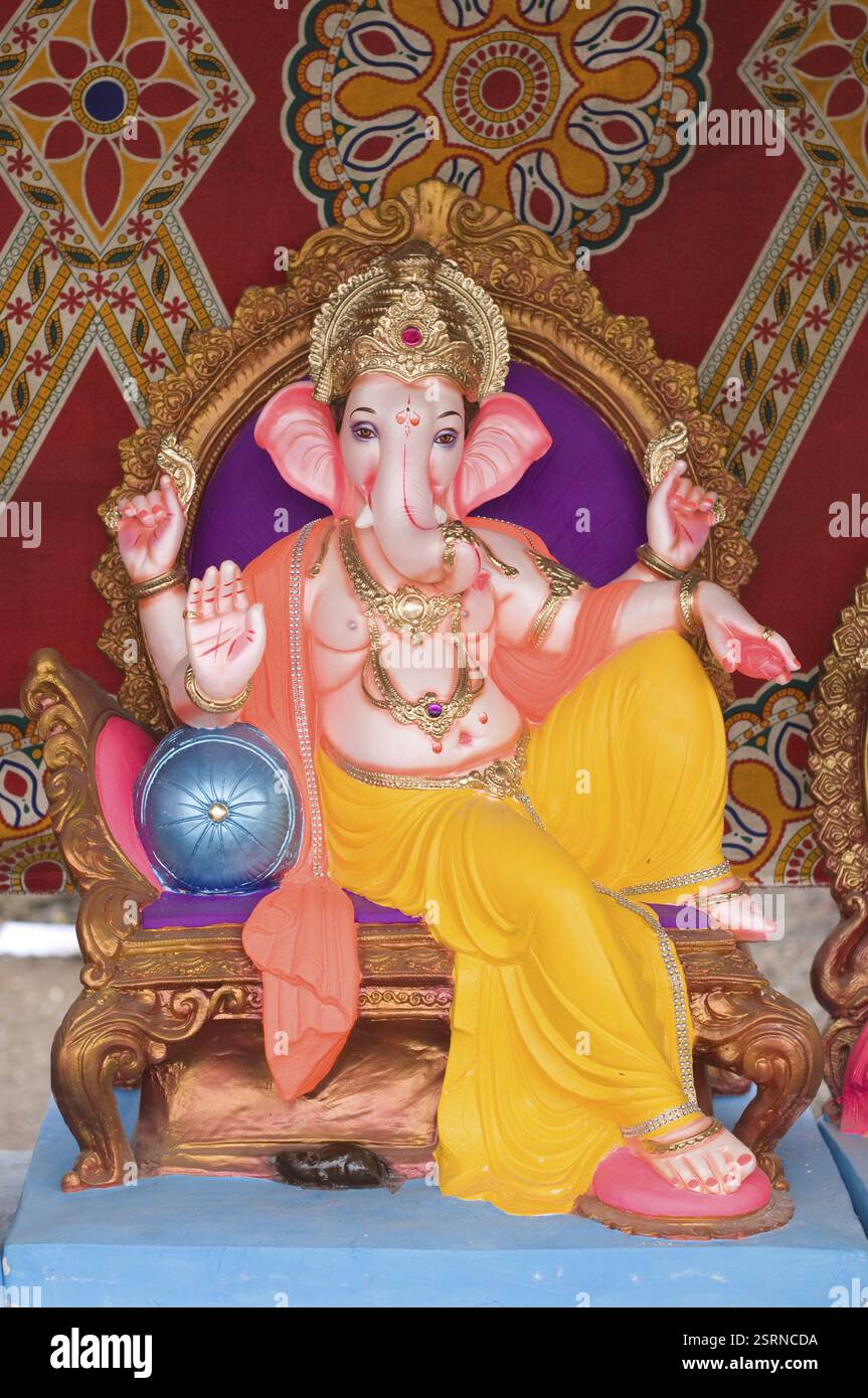 Lord elephant ganesha god god indian god hindu hinduism idols immagini ...