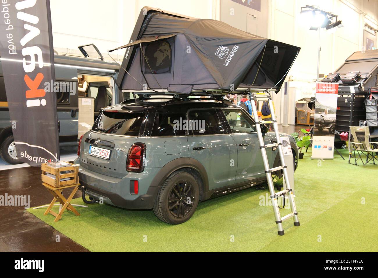 Mini Cooper Countryman BMW Group Baureihe F60 LCI mit Campwerk iKamper ...