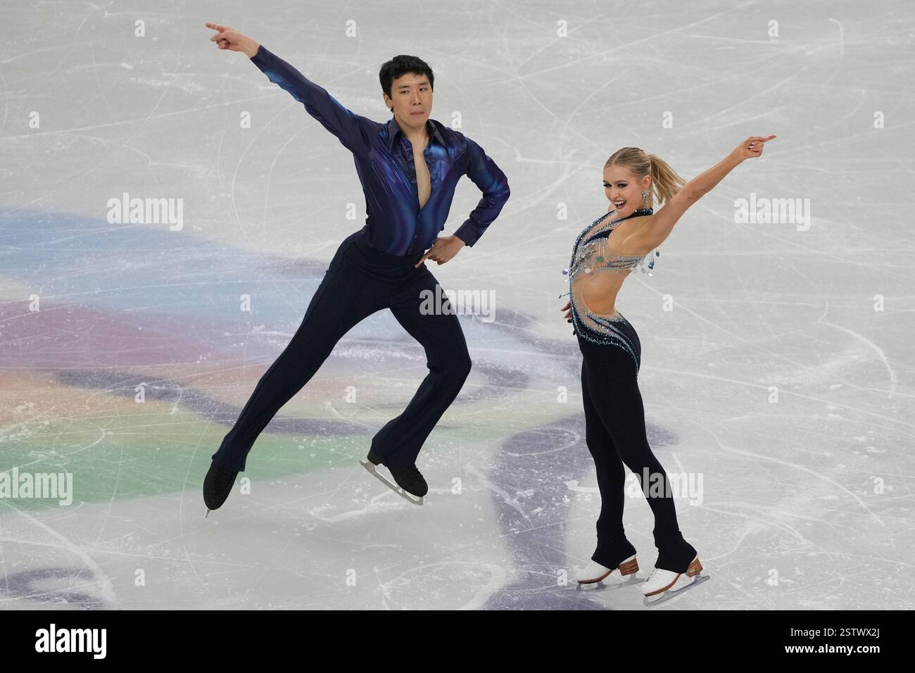 Holly Harris and Jason Chan of Australia perform during the ice dance ...