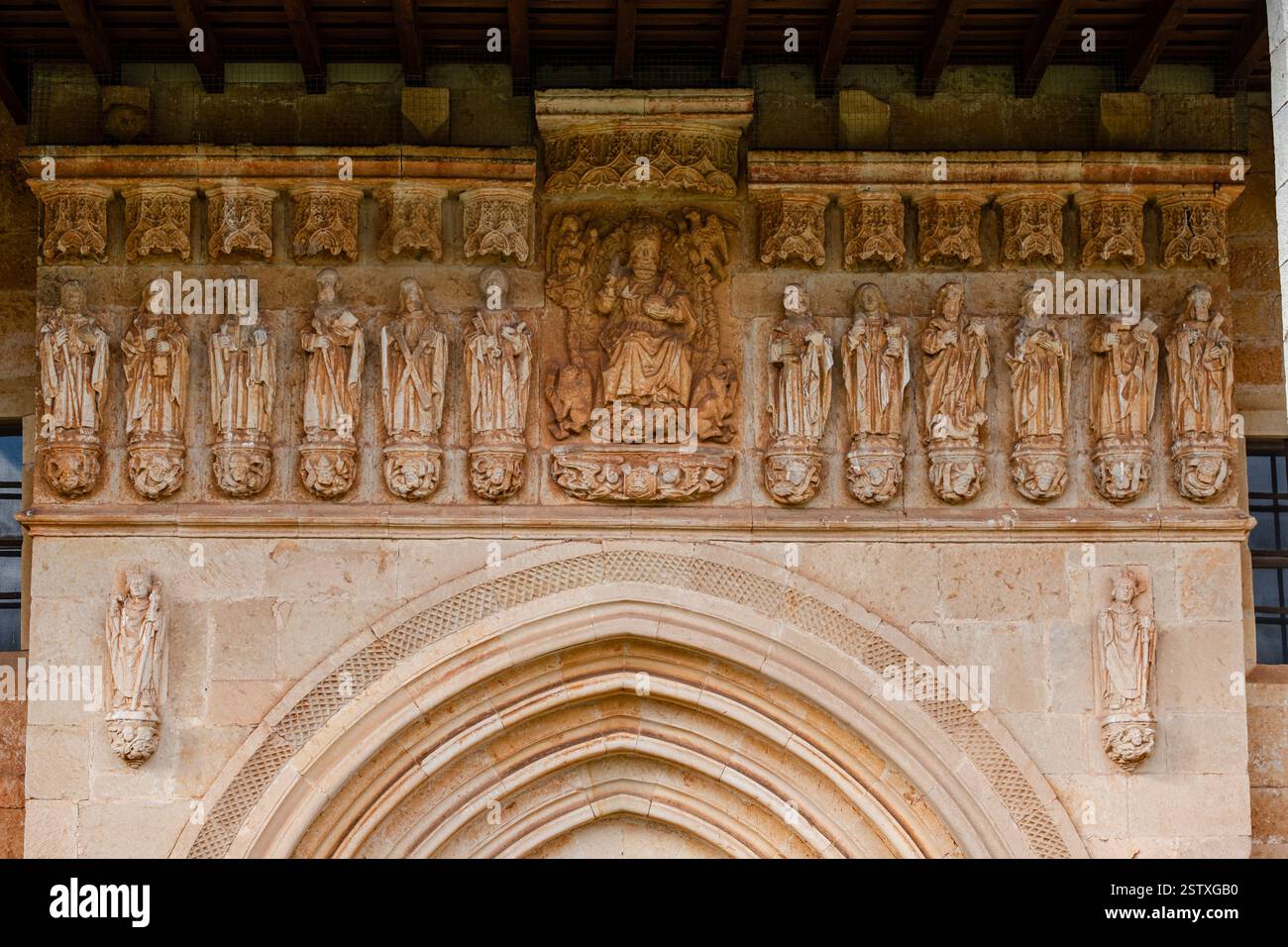 Fregio gotico immagini e fotografie stock ad alta risoluzione - Alamy