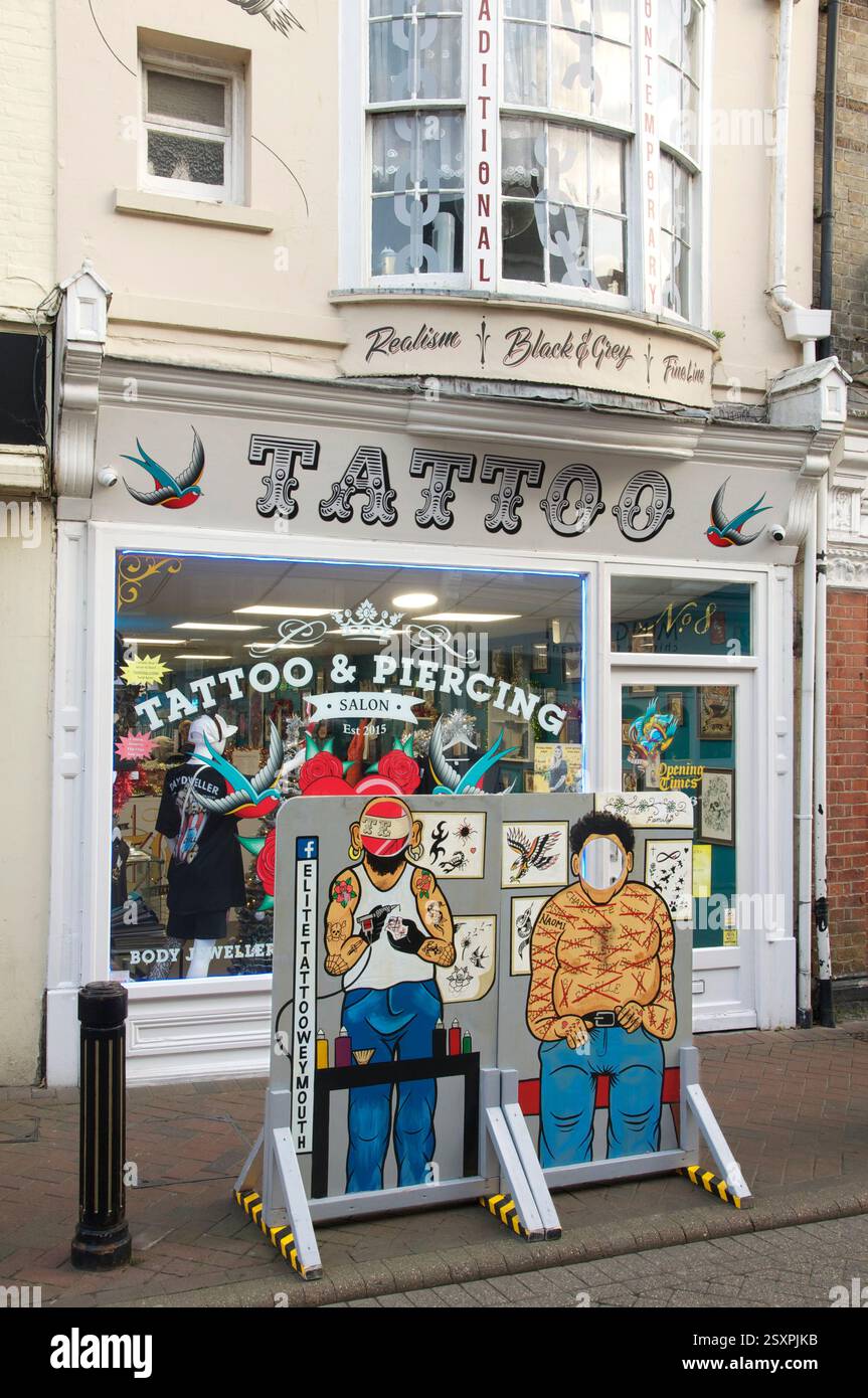 Tatuaggio negozio finestra tatuaggio segno tatuaggio negozio finestra ...