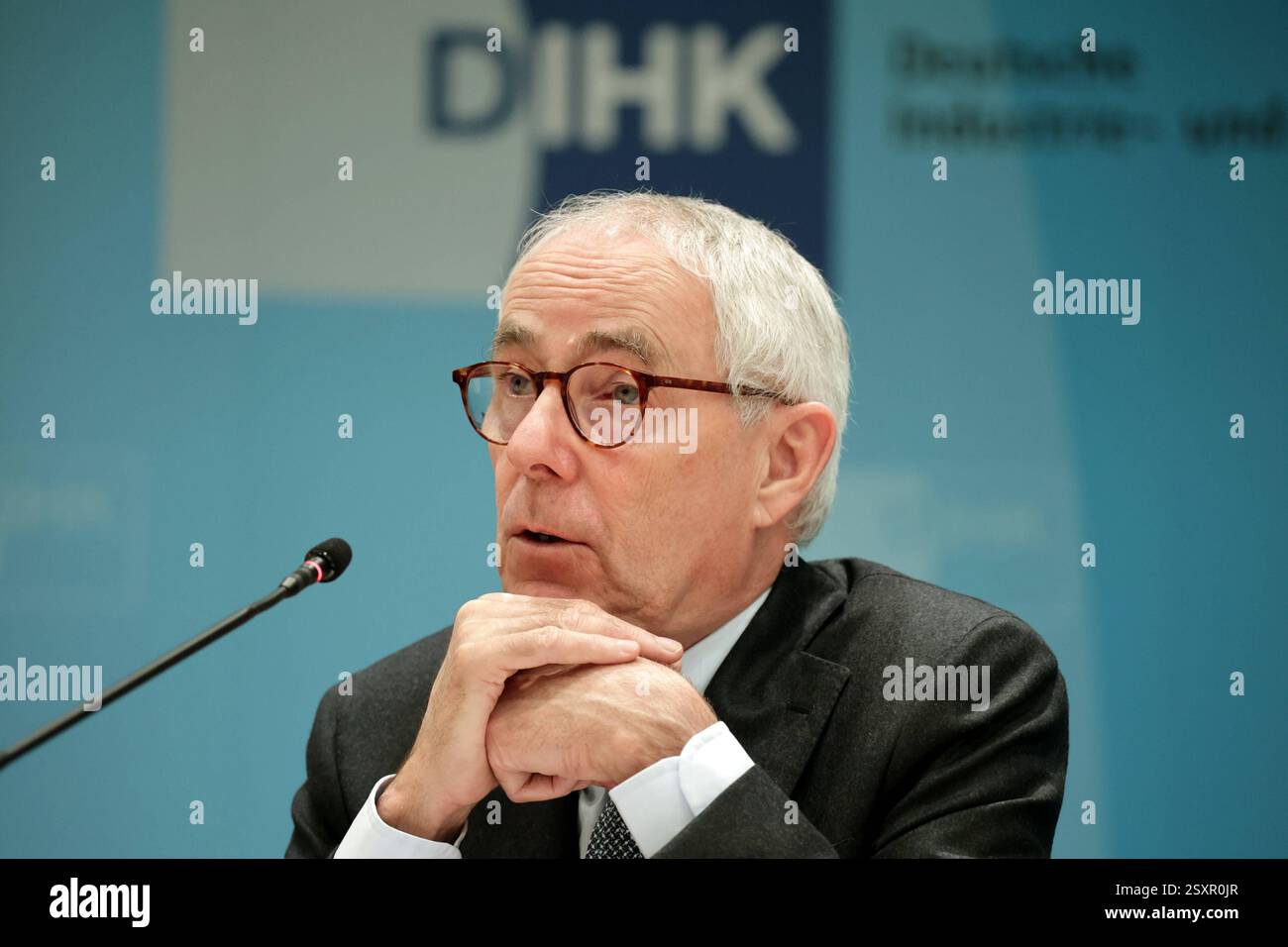 Peter Adrian, Praesident DIHK, PK zu - IHK-Unternehmensbarometer 2025 ...